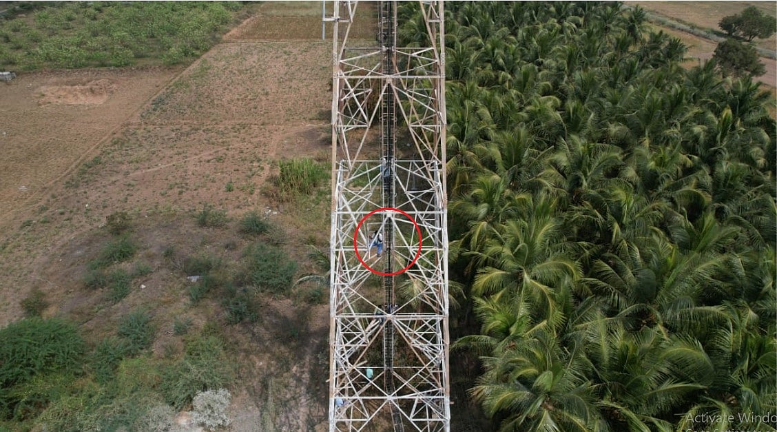 திருப்பூர்: உப்பாறு அணை விவகாரம்; செல்போன் டவர் மீதேறி போராட்டத்தில் ...