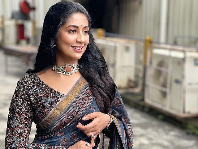 Navya Nair: `Preloved By' - தன்னுடைய ஆயிரக்கணக்கான புடவைகளை ஆன்லைனில் ...