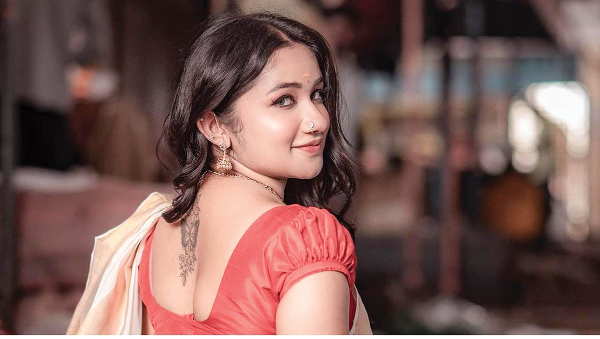 Ananda Vikatan - 03 April 2024 - விகடன் TV: ரிமோட் பட்டன் | television ...