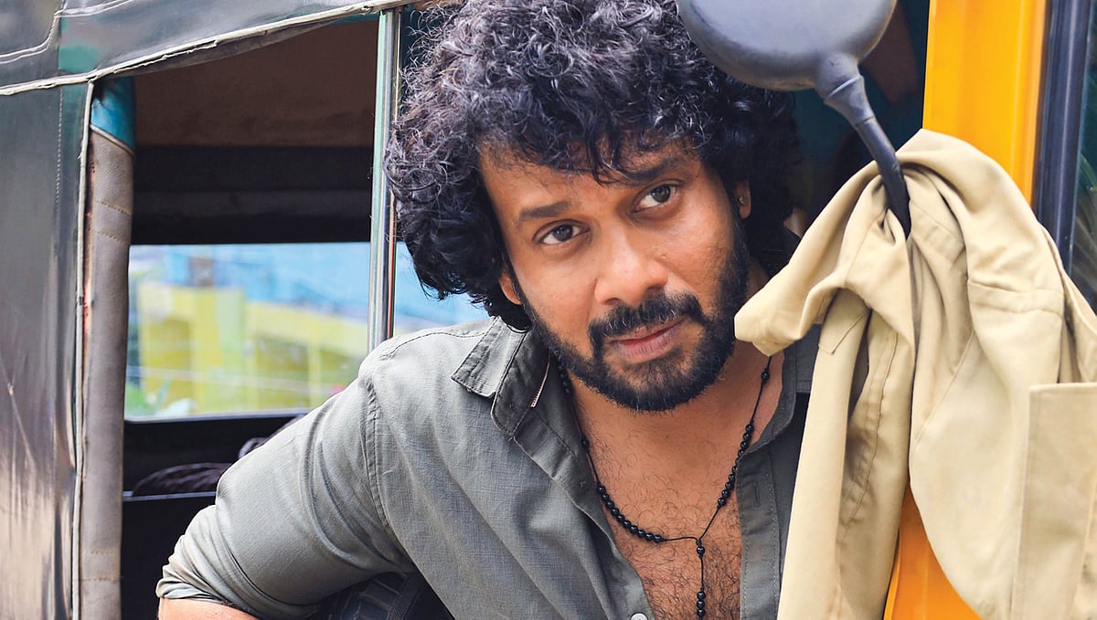 Ananda Vikatan - 17 April 2024 - “இப்போ எந்தப் படம் ஓடும்னு கணிக்கவே ...