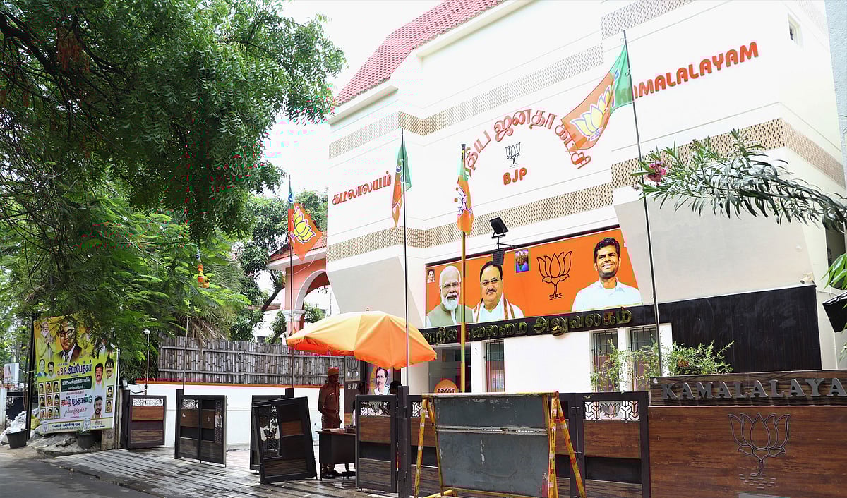 Junior Vikatan - 08 May 2024 - மிஸ்டர் கழுகு: “கொடுத்தது எவ்வளவு... எடுத்தது எவ்வளவு?” - குழு ...