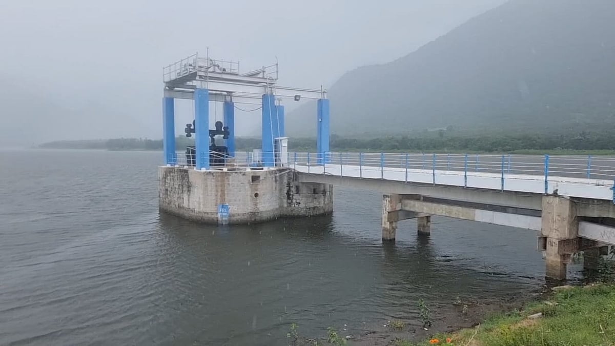 கனமழையால் மஞ்சளார் அணைக்கு நீர்வரத்து அதிகரிப்பு - தேனியில் வெள்ள அபாய ...