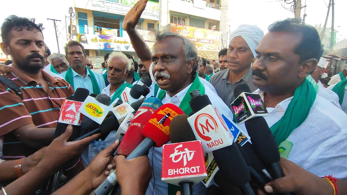 "முதல்வர் விவசாயிகளை சந்திக்காமல் புறக்கணிப்பதற்கு தக்க பாடம் ...