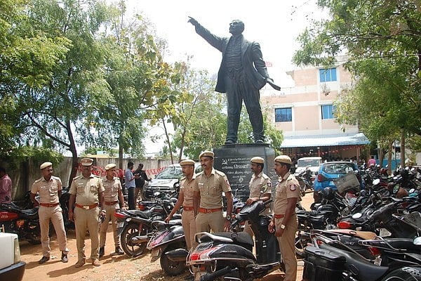 நெல்லை: `போலீஸார் பின்னாலேயே சாதிய கும்பல் வந்தது எப்படி?’ - சந்தேகம் கிளப்பும் சி.பி.எம் ...