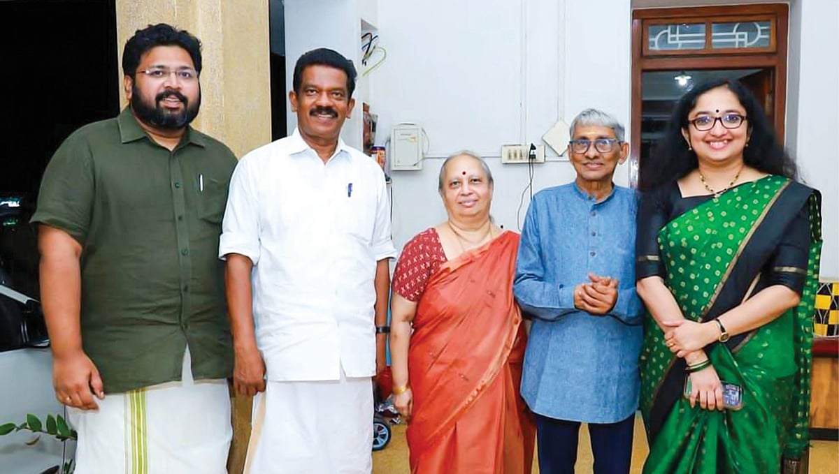 Ananda Vikatan - 10 July 2024 - அதிகார பேதங்களை அகற்றிய அன்பின் அணைப்பு ...