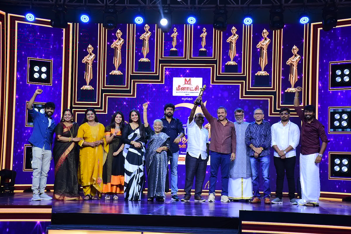 LIVE: ஆனந்த விகடன் சின்னத்திரை விருதுகள் 2023 - லைவ் அப்டேட்ஸ் | Ananda Vikatan Television ...