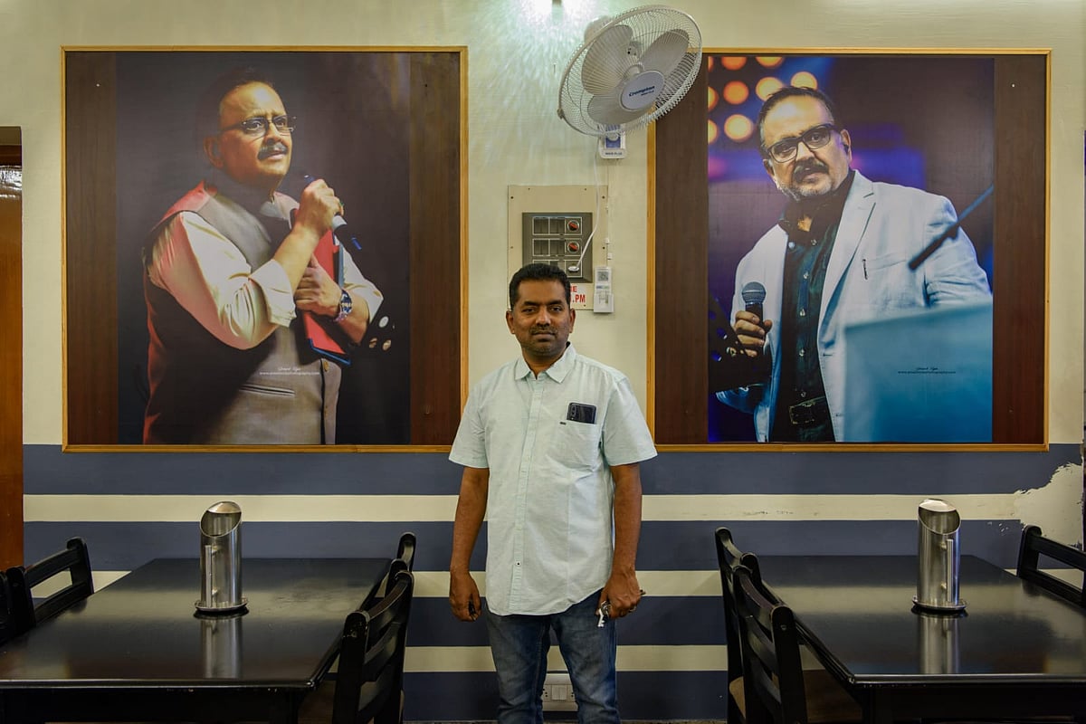 ``ரசிகன் இல்லை பக்தன்" - தினமும் எஸ்.பி.பி-க்கு மலரஞ்சலி செலுத்தும் ...