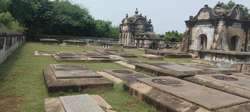 Pulicat: 16ம் நூற்றாண்டு டச்சு கல்லறை; Fort Geldria-வின் எஞ்சிய பகுதி ...