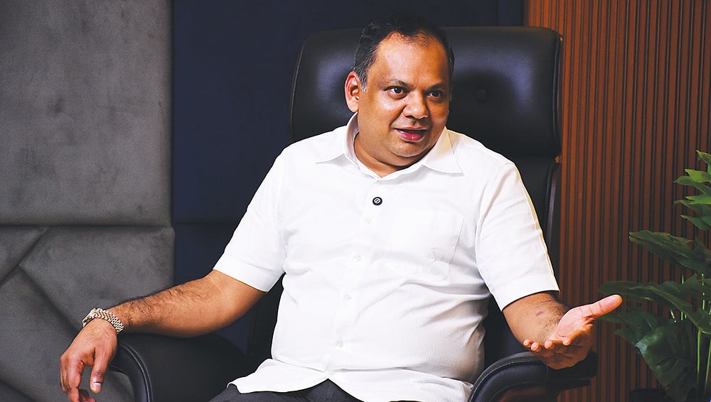 Nanayam Vikatan - 23 March 2025 - சறுக்கல், சஸ்பெண்டு, வீழ்ச்சி ...