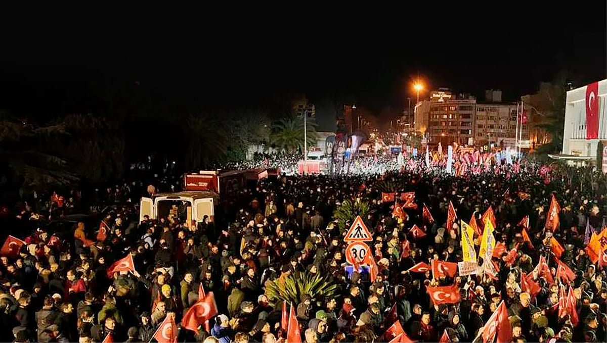 Junior Vikatan - 02 April 2025 - சர்வாதிகார அதிபர்... கைதுசெய்யப்பட்ட ...