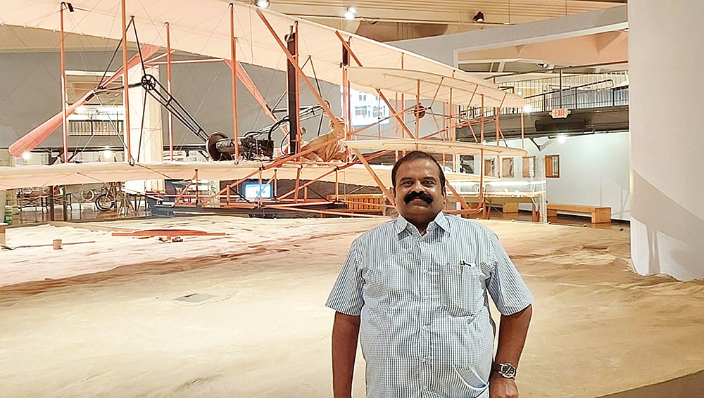 Motor Vikatan - 01 June 2025 - Magudeswaran |வான் பறந்த மாந்தர்களின் ...