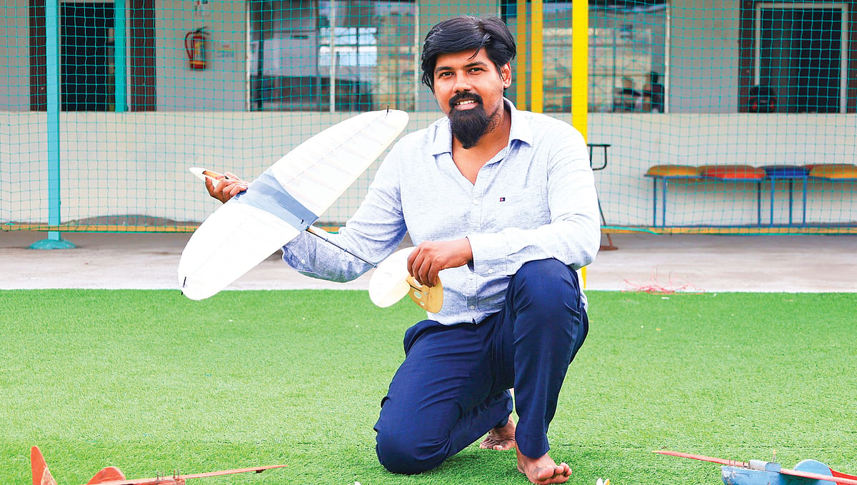 Ananda Vikatan - 30 July 2025 - ''செல்போன் சர்வீஸ் சென்டர் மாதிரி ...
