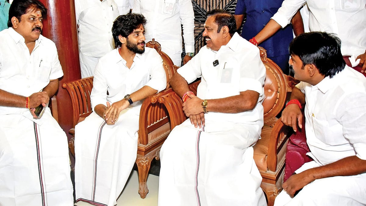 Vikatan Plus - 17 August 2025 - ``மன்னர் பரம்பரைனு ஊரை ஏமாத்துறார் ...