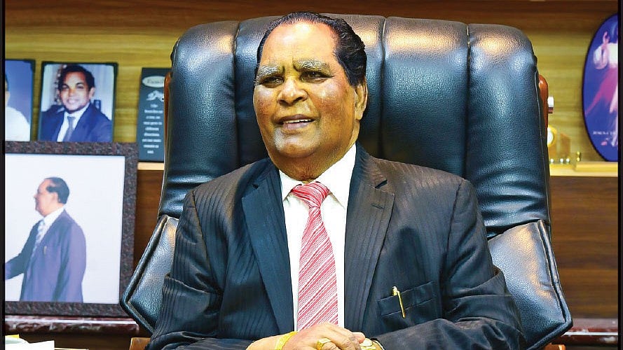 Diwali Malar - 31 October 2025 - அரிதாரத்தைப் பூசிக் கொள்ள ஆசை... | vgp ...