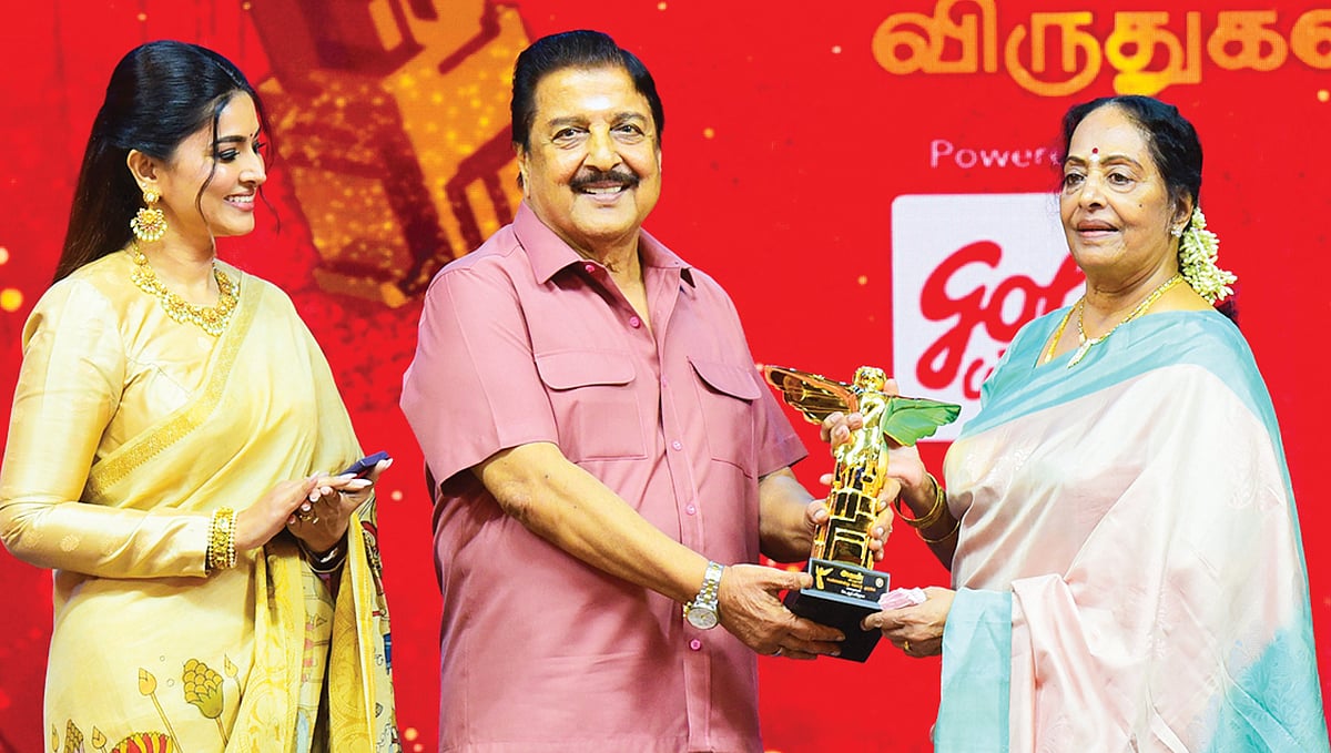 Ananda Vikatan - 03 December 2025 - சாதனைப் பெண்களுக்கு மகுடம் சூட்டிய ...