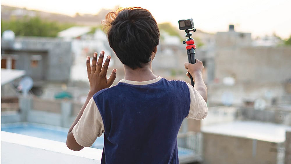 Nanayam Vikatan - 18 January 2026 - ஃபாலோயர்களிடம் பண மோசடி, சொகுசு ...