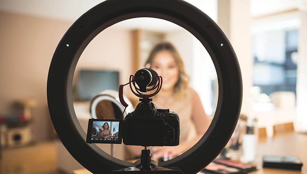 இன்ஃப்ளூயன்சர்களை குறிவைக்கும் மோசடி கும்பல்... அதிர வைக்கும் உண்மை ...